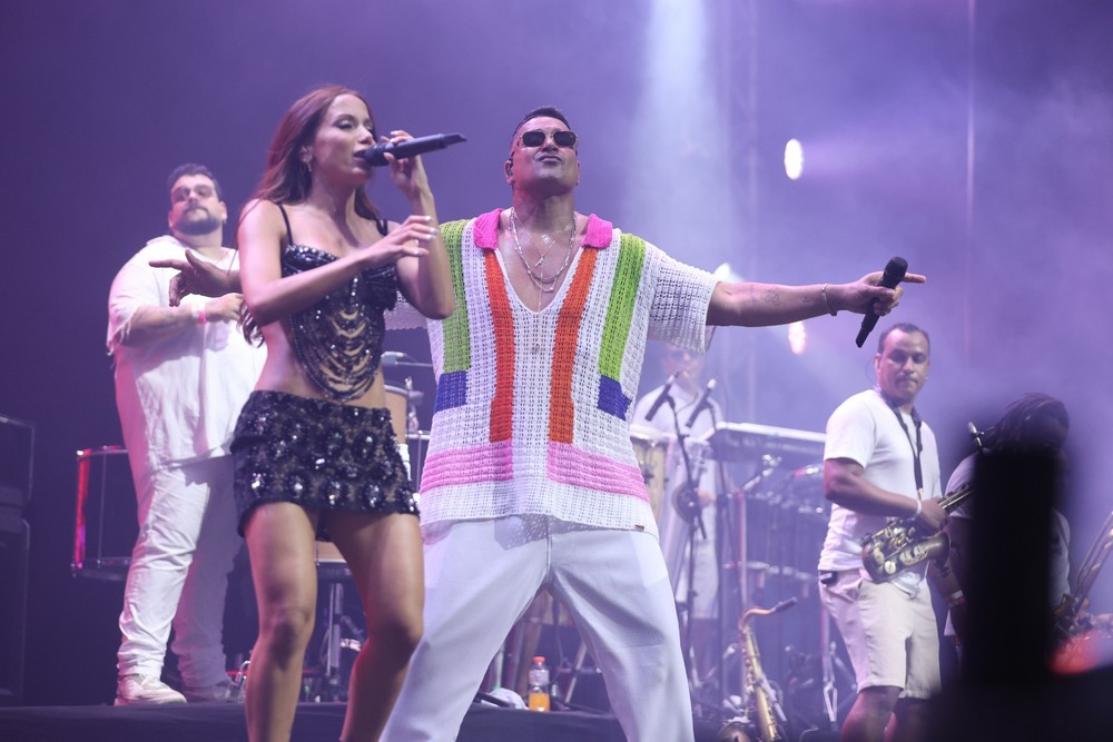Xanddy posa agarradinho com Carla Perez antes de show no Rio de Janeiro ...