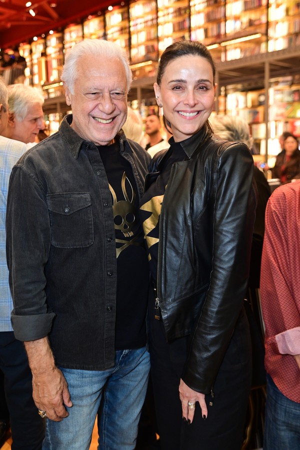 Boni reúne timaço de famosos em lançamento de livro