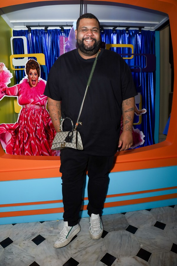 Famosos prestigiam estreia vip de musical 'HairSpray' em SP