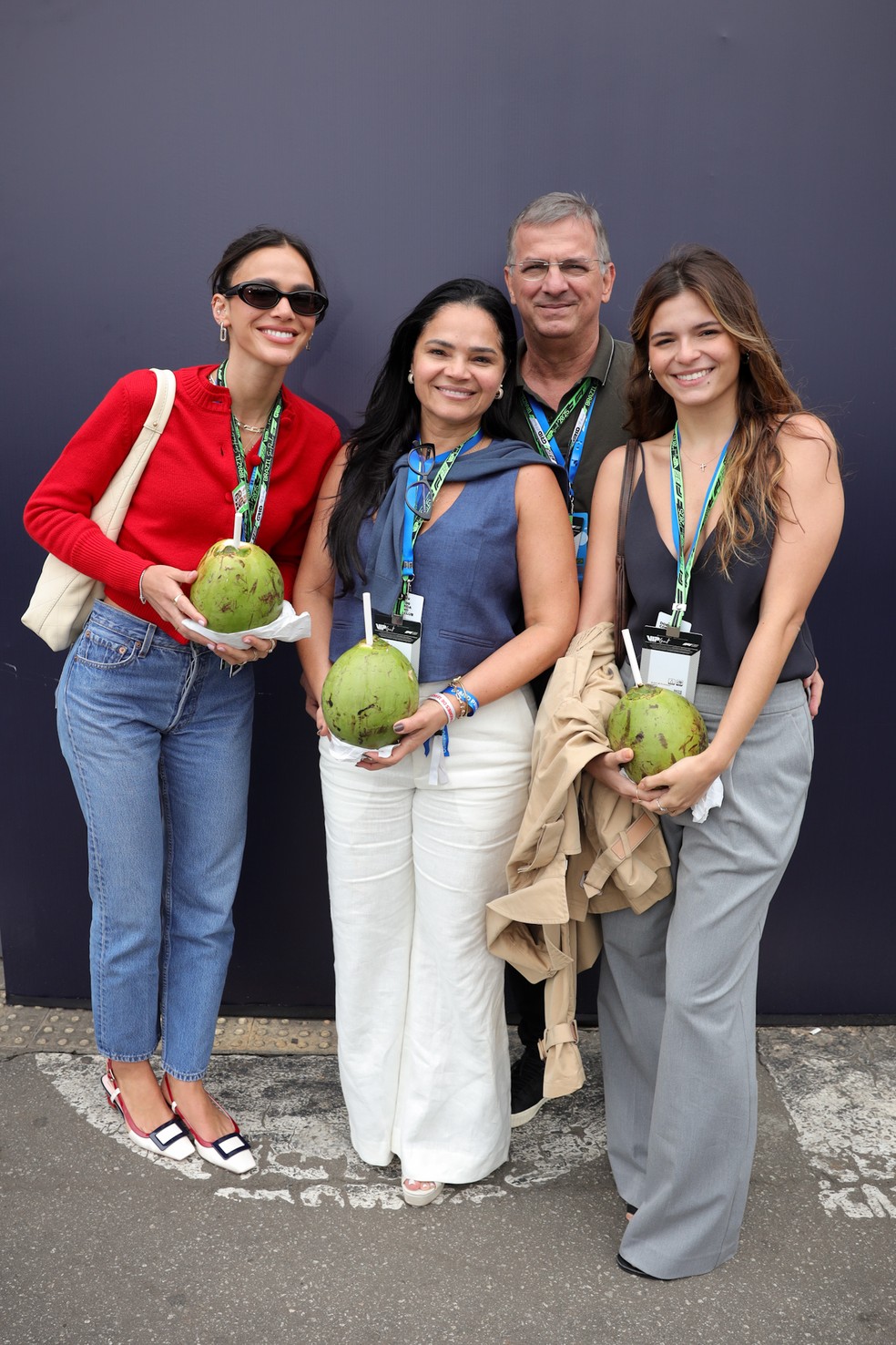 Bruna Marquezine vai com a família ao GP Brasil de F1