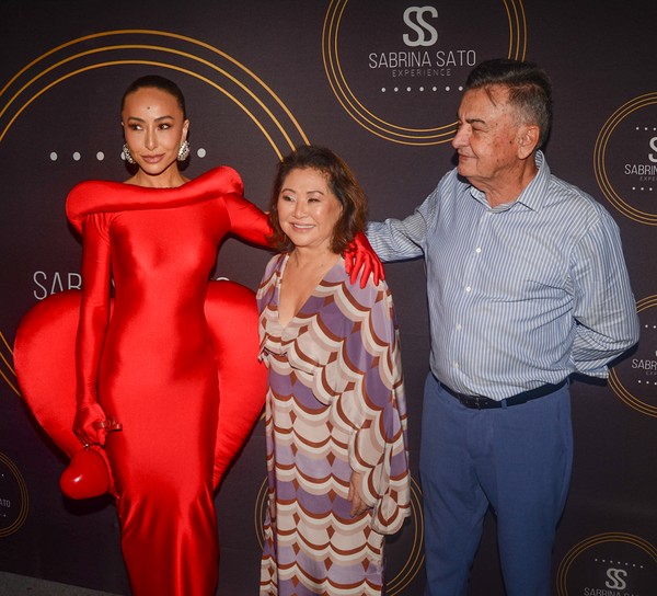 Sabrina Sato reflete sobre 20 anos de carreira em exposição interativa ...