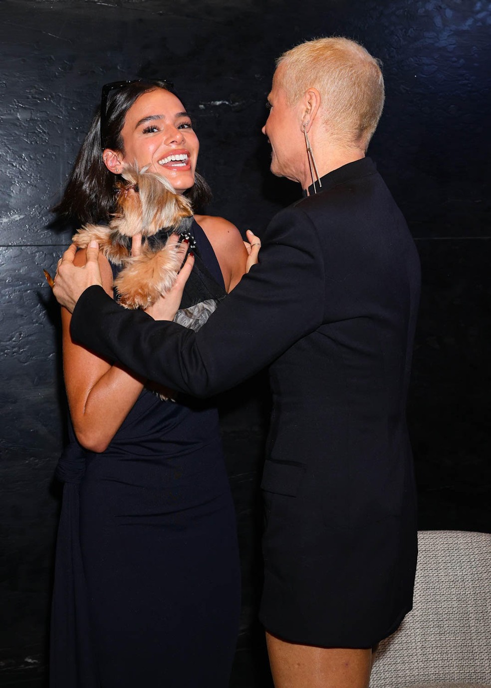 Com Xuxa e Marquezine na primeira fila, Sasha Meneghel faz desfile ...