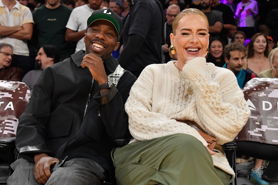 Adele anuncia noivado com agente da NBA após três anos de namoro; veja
