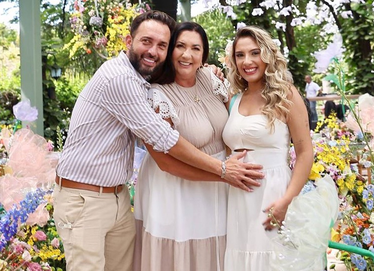 Mãe de Virginia Fonseca comemora chegada de mais um neto à família