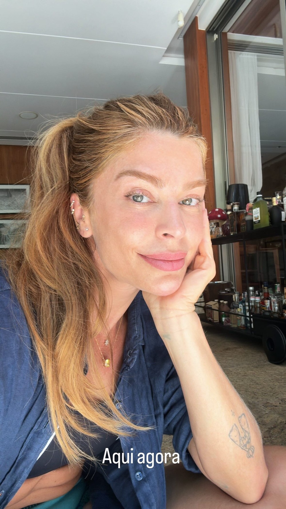 Grazi Massafera exibe penas torneadas ao fazer selfie com look fitness ...