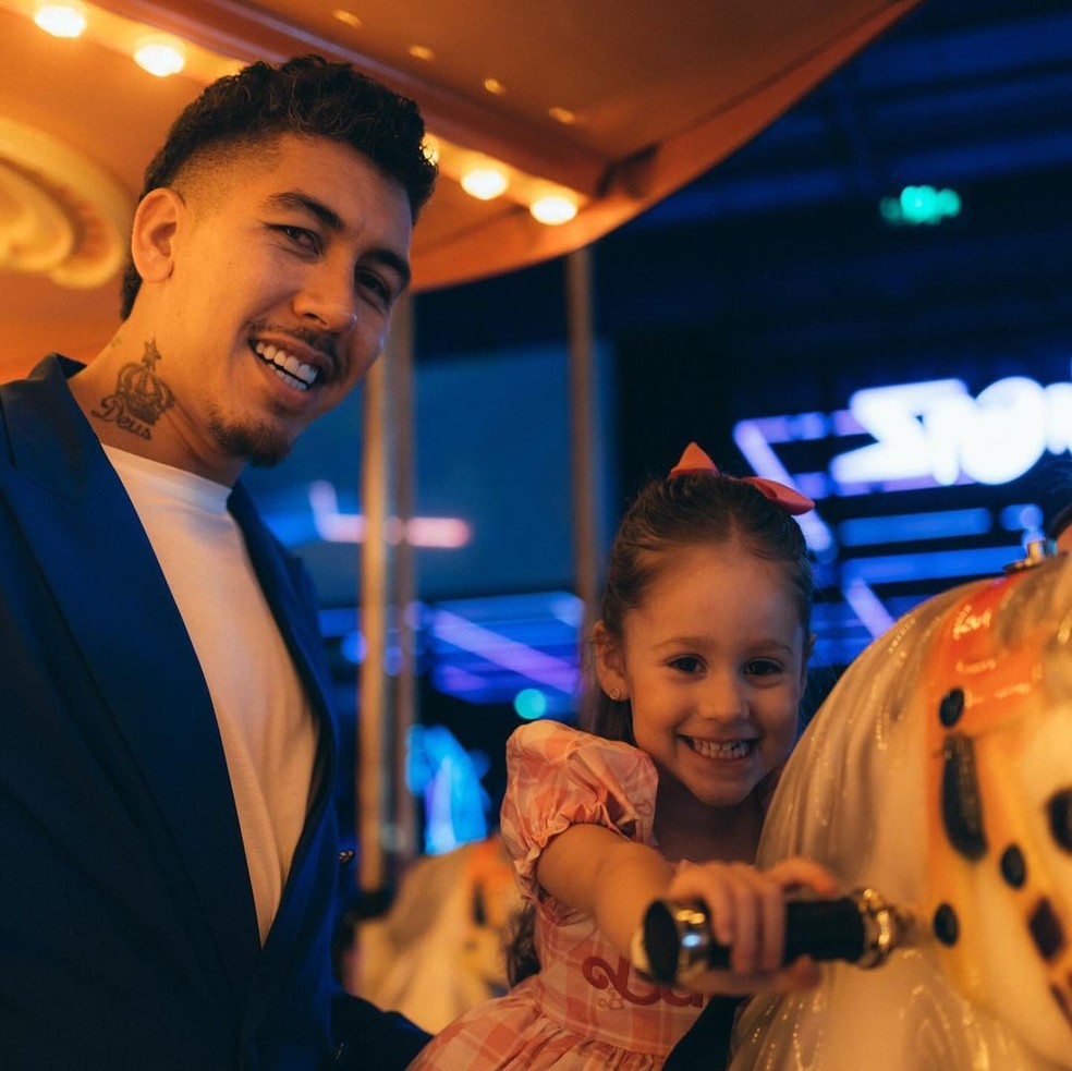Roberto Firmino comemora aniversário de 3 anos de filha com festa da ...