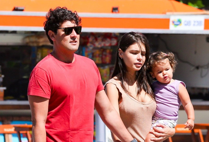 Bruno De Luca curte praia com a família após anunciar pausa na carreira ...