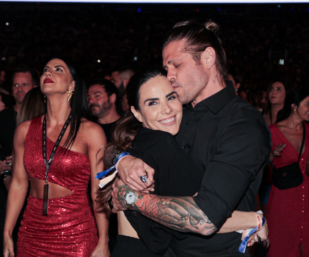 Em meio a tretas na família, Zezé Di Camargo recebe Wanessa, Graciele ...
