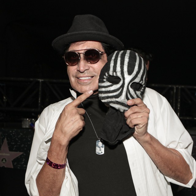 Após harmonização facial, Mister M curte desfiles de Carnaval em São Paulo