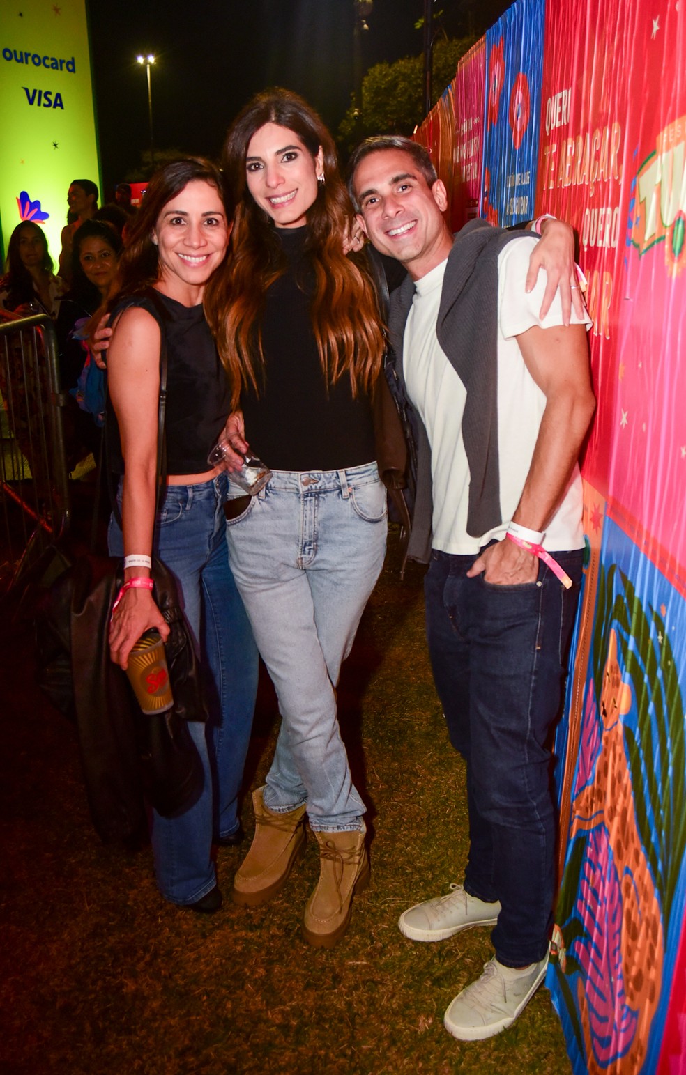 Recém-assumidos, Julia Duailibi e Gustavo Villani curtem show ao lado ...