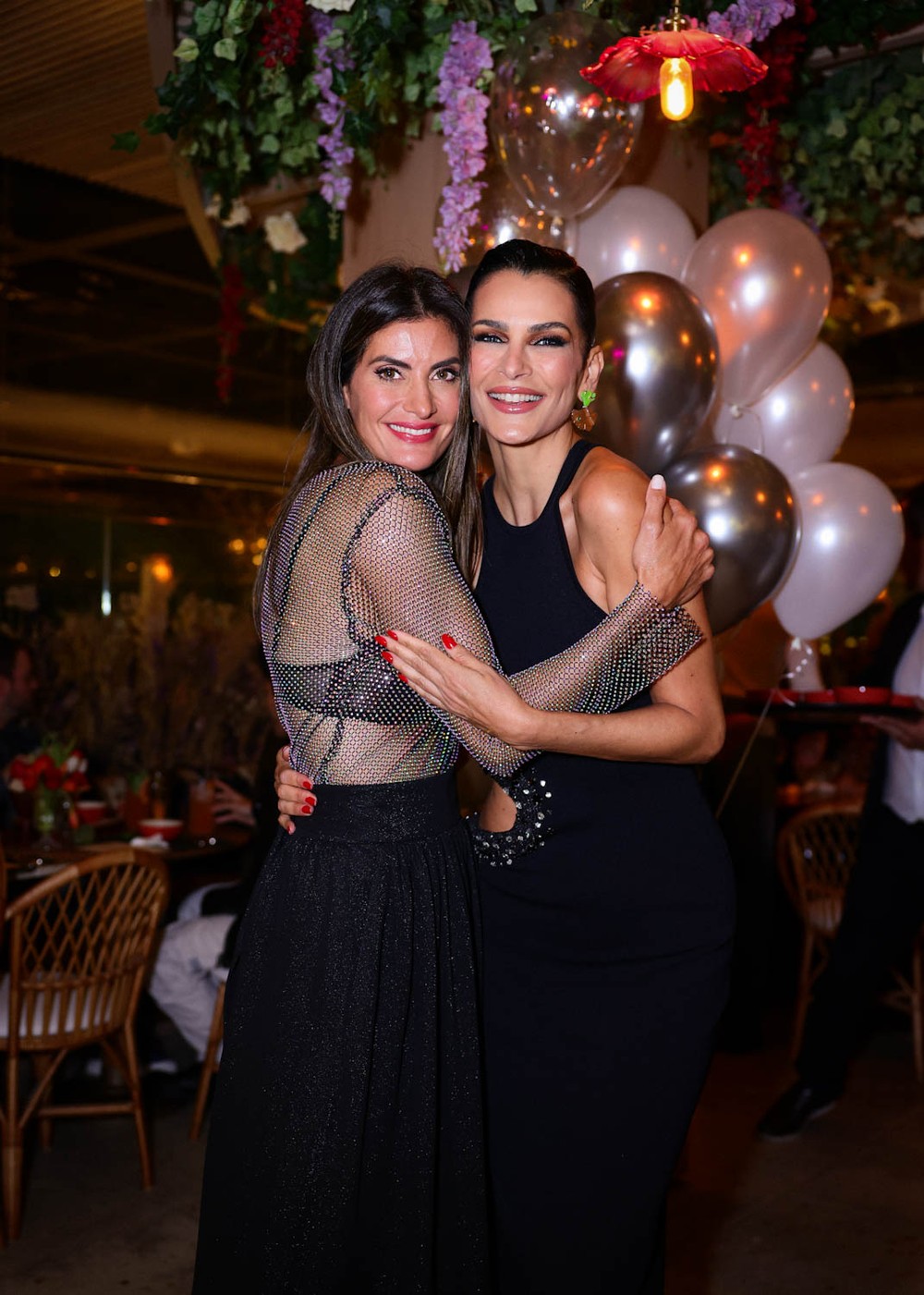 Fernanda Motta se emociona e chora em seu aniversário de 42 anos