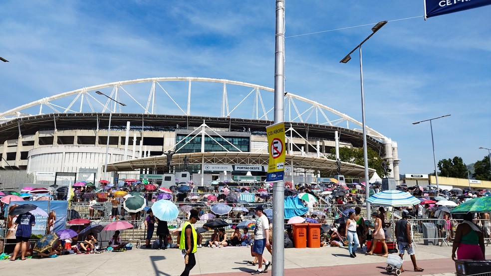 Taylor Swift: Fãs enfrentam sensação térmica de 45ºC para segundo show ...