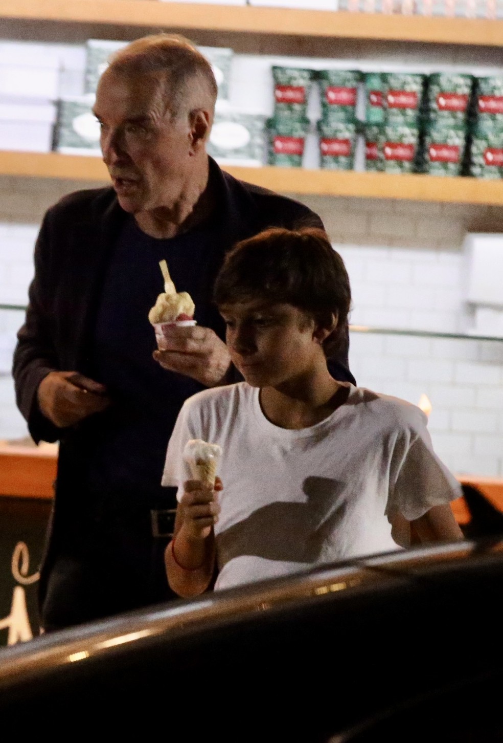 Com carro de R$ 230 mil, Eike Batista curte passeio com o filho de 11 anos