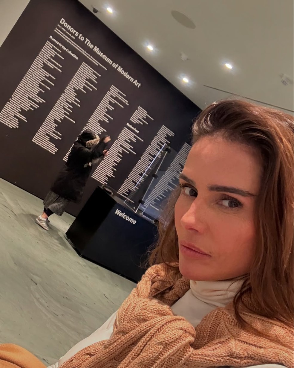 Deborah Secco posa em meio à neve em viagem para Nova York; fotos