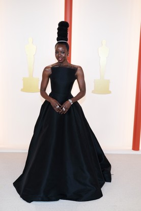 Saiba tudo sobre: Danai Gurira