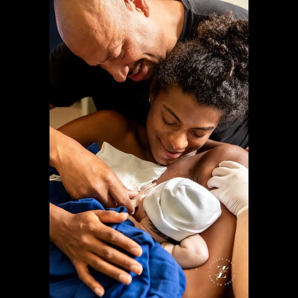 Nasce Aurora, primeira filha de Fernanda Garay; fotos