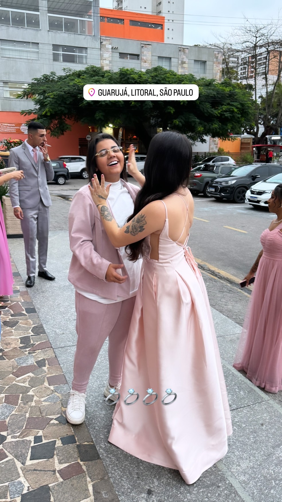 Yasmin Santos e a namorada, Maria Venture, são madrinhas em casamento ...