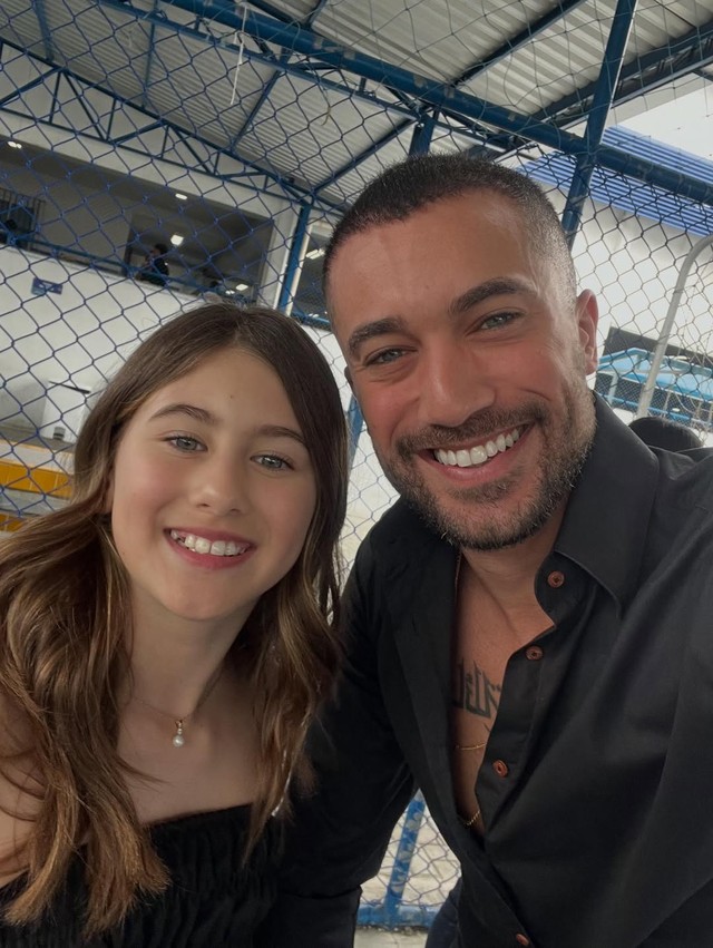 Ricardo Vianna celebra formatura de filha mais velha, e Lexa se derrete ...
