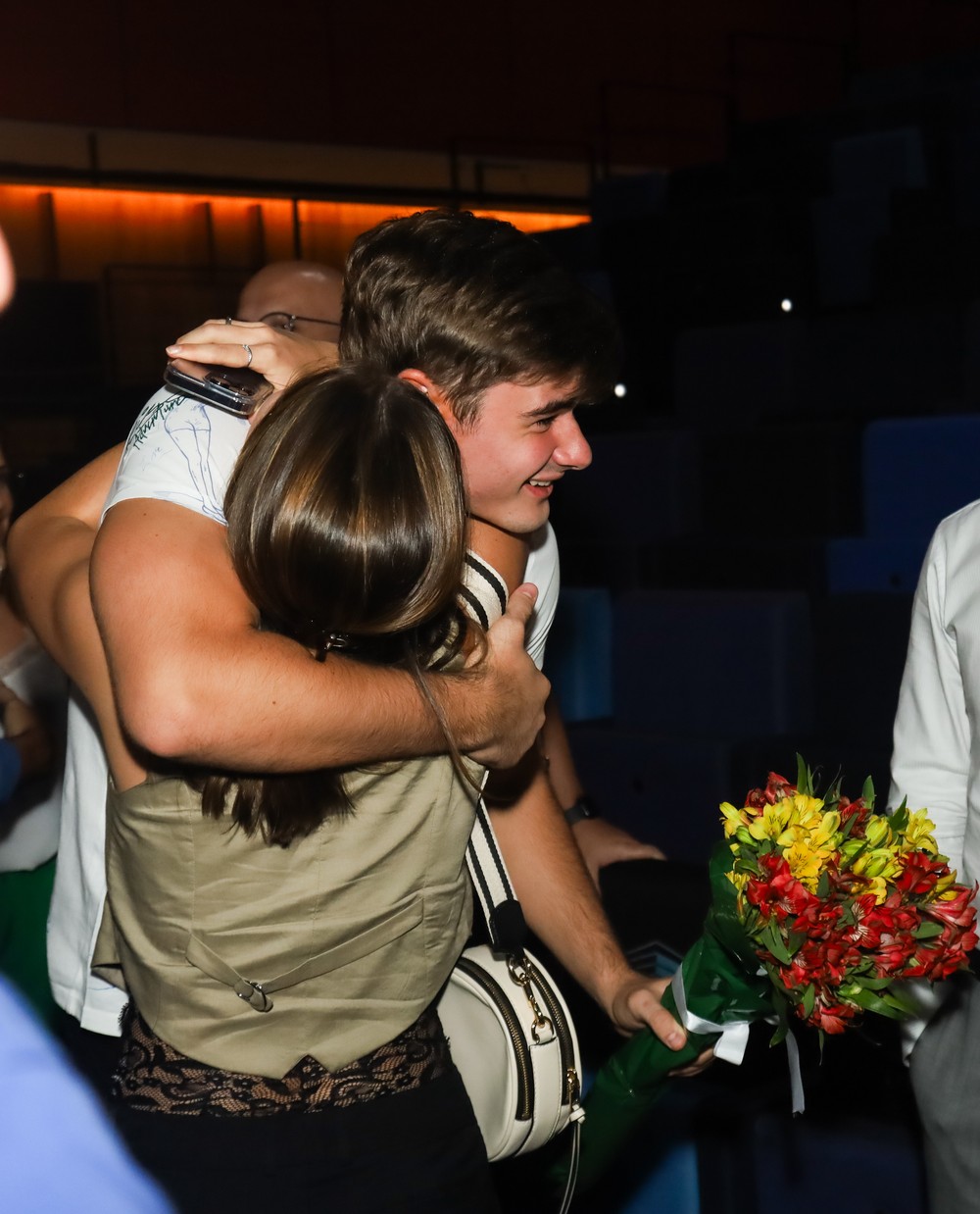 João Assunção recebe Fabio Assunção, mãe, namorada e irmã em estreia no ...