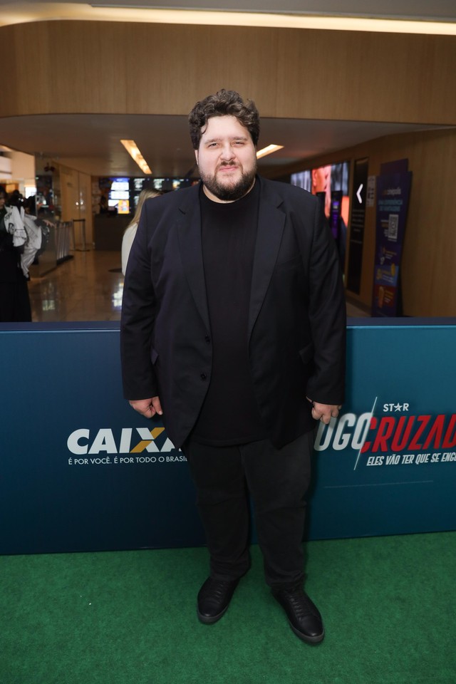 José Loreto, Carol Castro e elenco lançam série 'Jogo Cruzado' em São Paulo