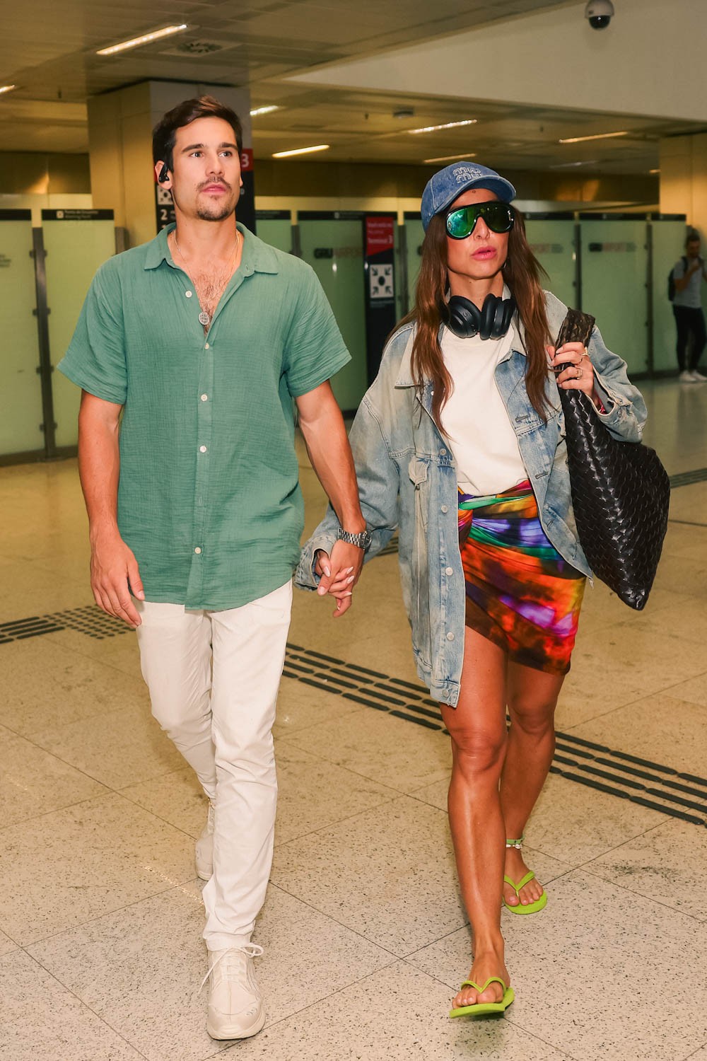 Sabrina Sato e Nicolas Prattes desembarcam juntos em São Paulo após ...