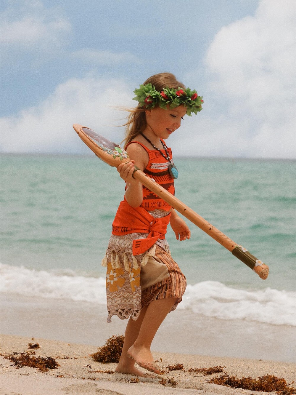 Fofa! Vicky Justus rouba a cena vestida de Moana em praia de Miami