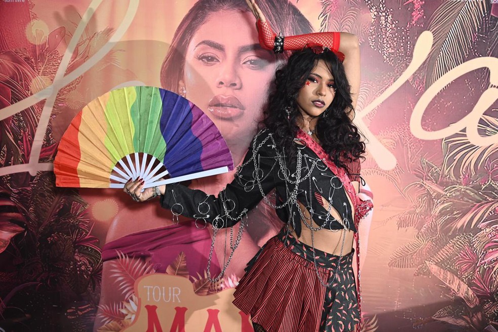 Wenny é chamada de 'chacota' por fazer poses e rebate: 'Eu sou icônica ...