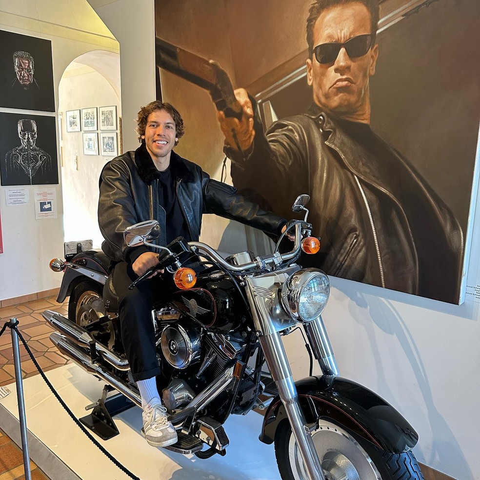 Schwarzenegger treina com o filho mais novo, fruto de relação extraconjugal