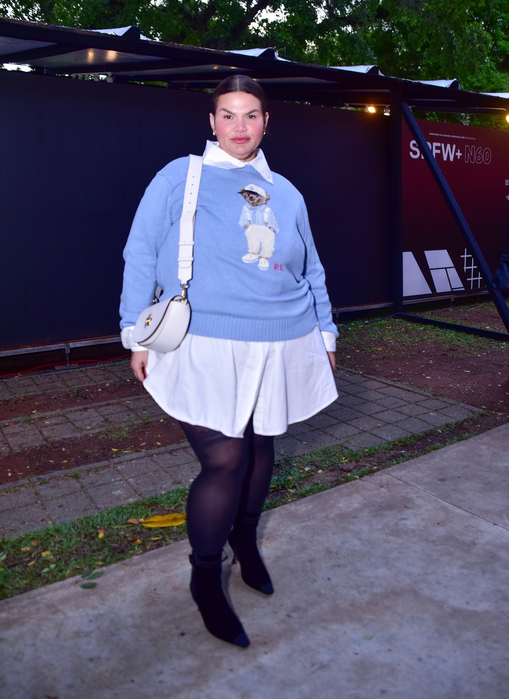 Thais Carla combina look fofo com a família no penúltimo dia de SPFW