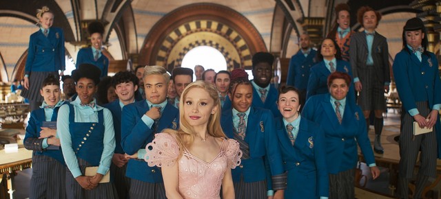 'Wicked': veja fotos oficiais de filme com Ariana Grande e Cynthia Erivo