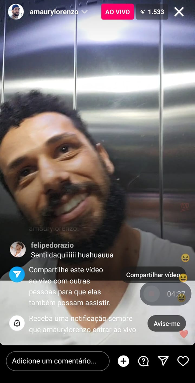 Amaury Lorenzo fica preso no elevador e faz live à espera de resgate