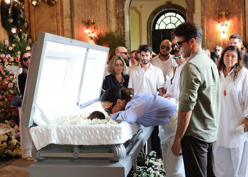 Ivete Sangalo 'fala ao pé do ouvido' com Preta Gil em despedida emocionada
