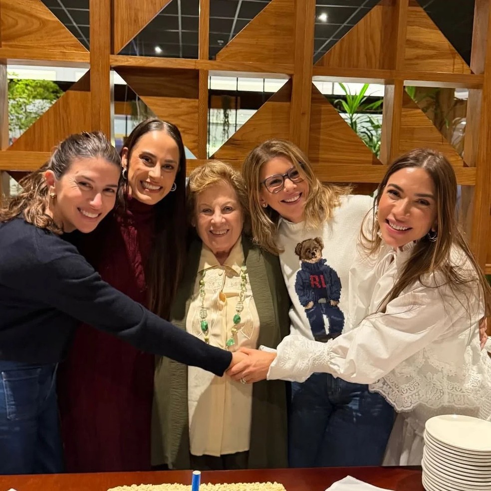 Patrícia Abravanel posa com a segunda Patrícia Abravanel da família ...