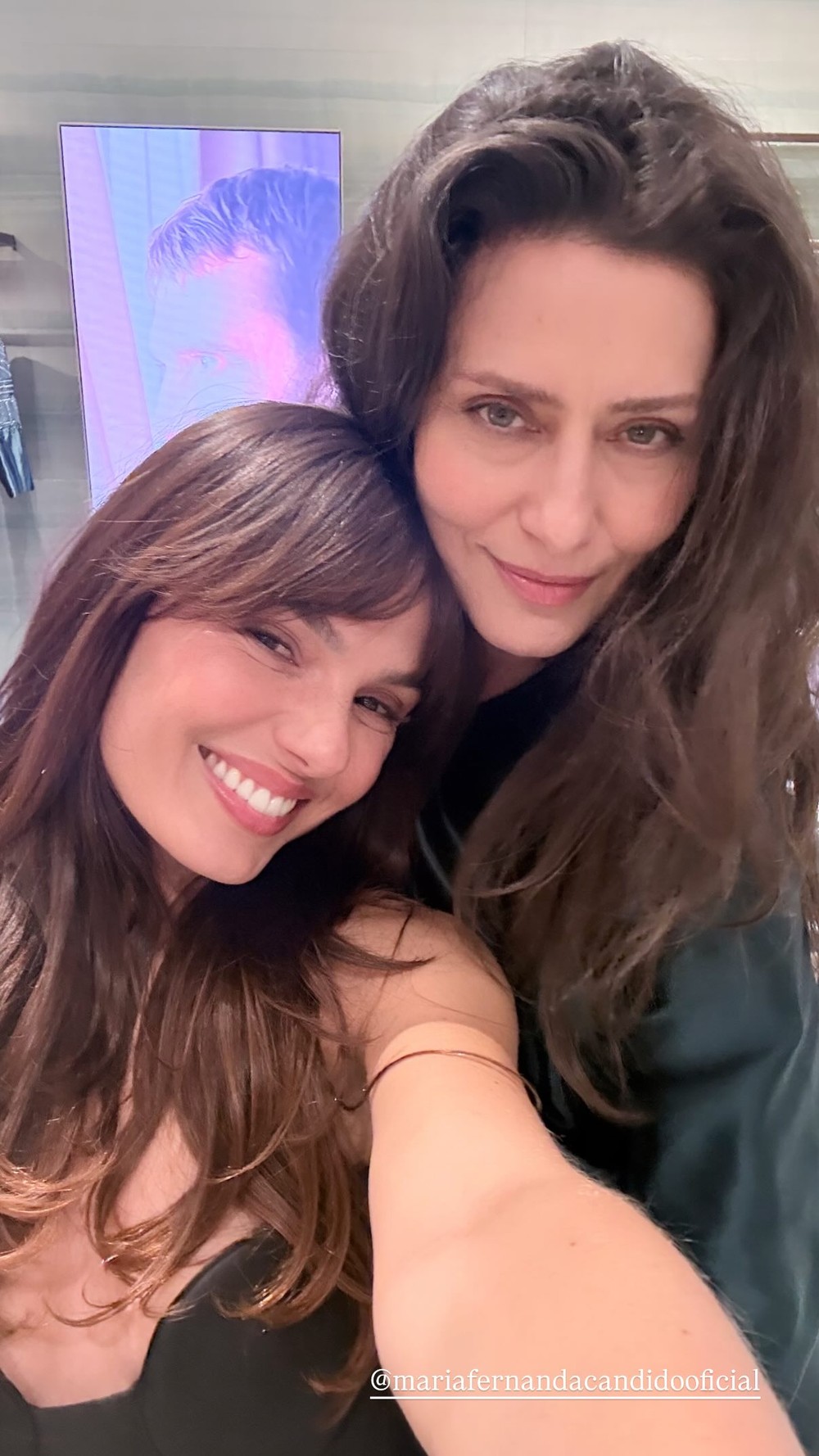 Maria Fernanda Cândido e Isis Valverde se encontram em festa pré-Oscar