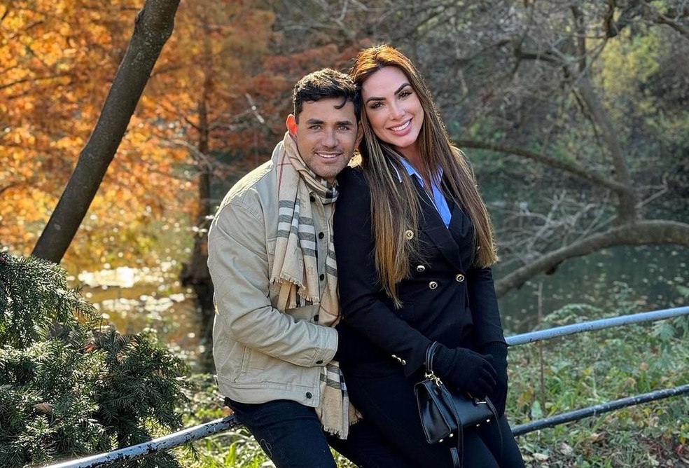 Nicole Bahls anuncia fim de namoro com Marcelo Viana