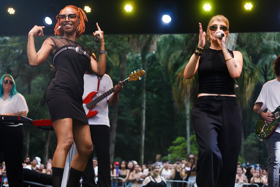 Luísa Sonza leva novo namorado para show surpresa em São Paulo