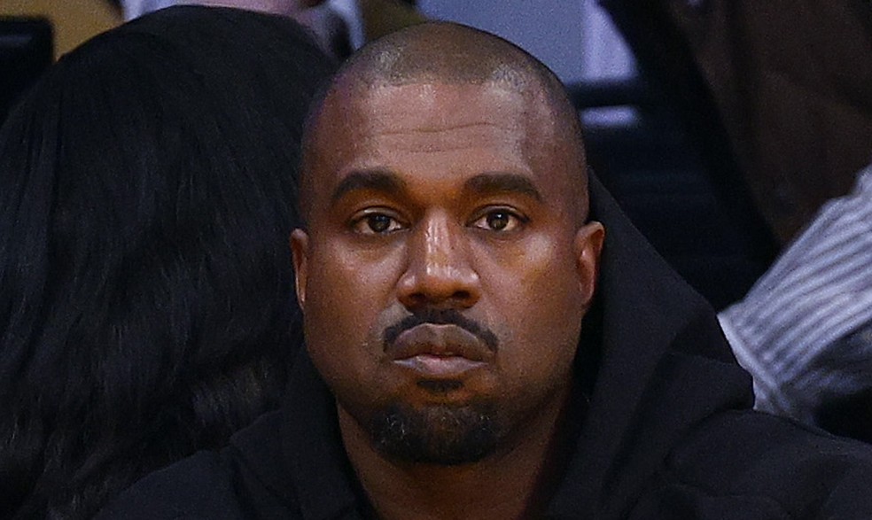 Kim Kardashian se irrita ao ser perguntada sobre Kanye West na frente ...