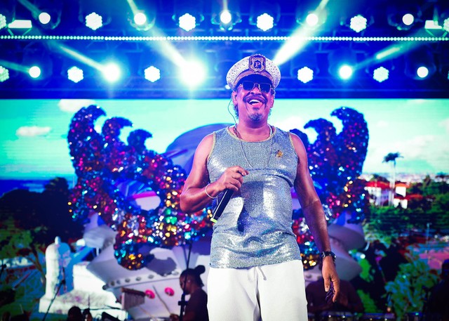 Famosos vão a festa à fantasia no Navio da Xuxa