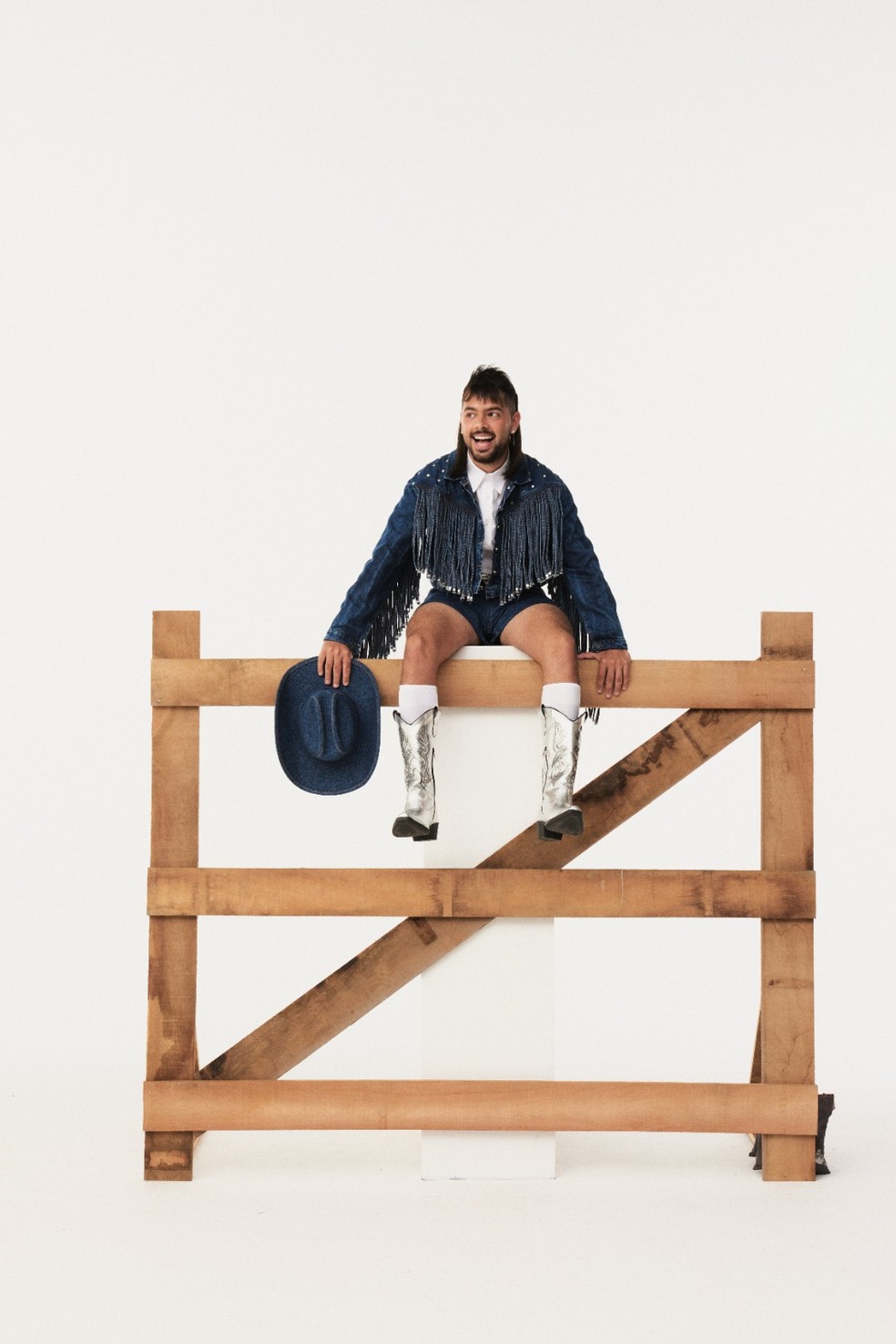 Pedro Sampaio volta no tempo e encarna Sandy e Junior crianças em ...