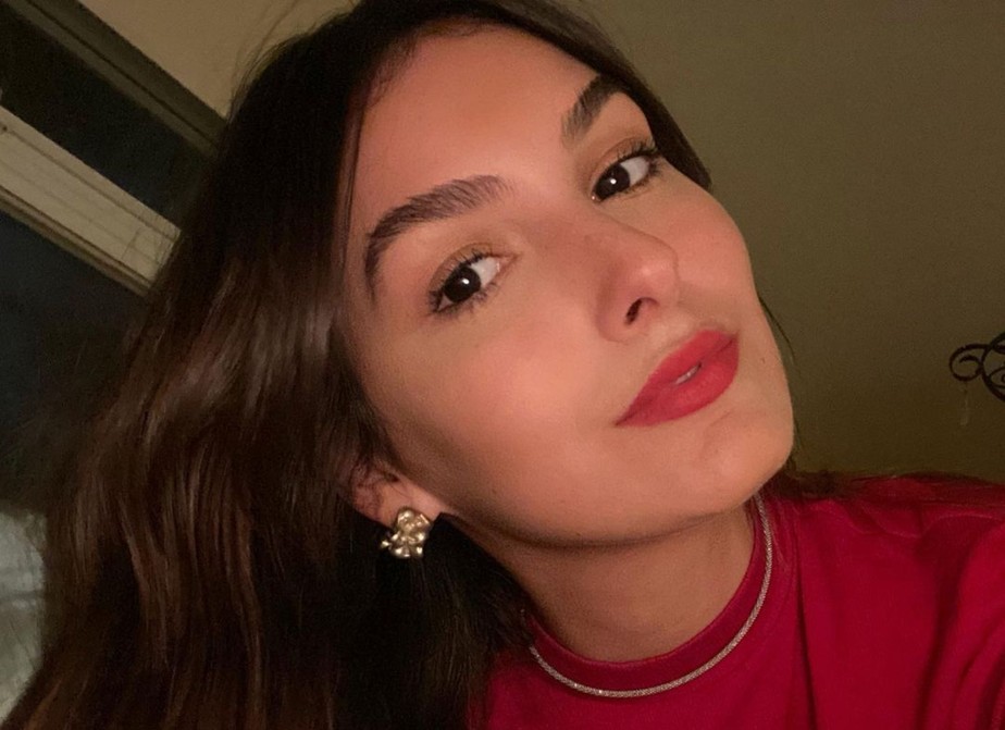 Marina Moschen mostra momento de emoção ao lado da namorada