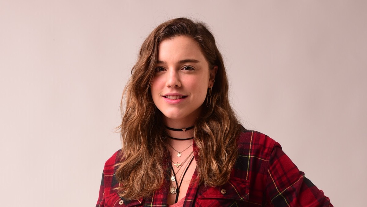Alice Wegmann comemora 'Rensga Hits!' na TV aberta e fala do desafio de cantar: 'Me desestabiliza'