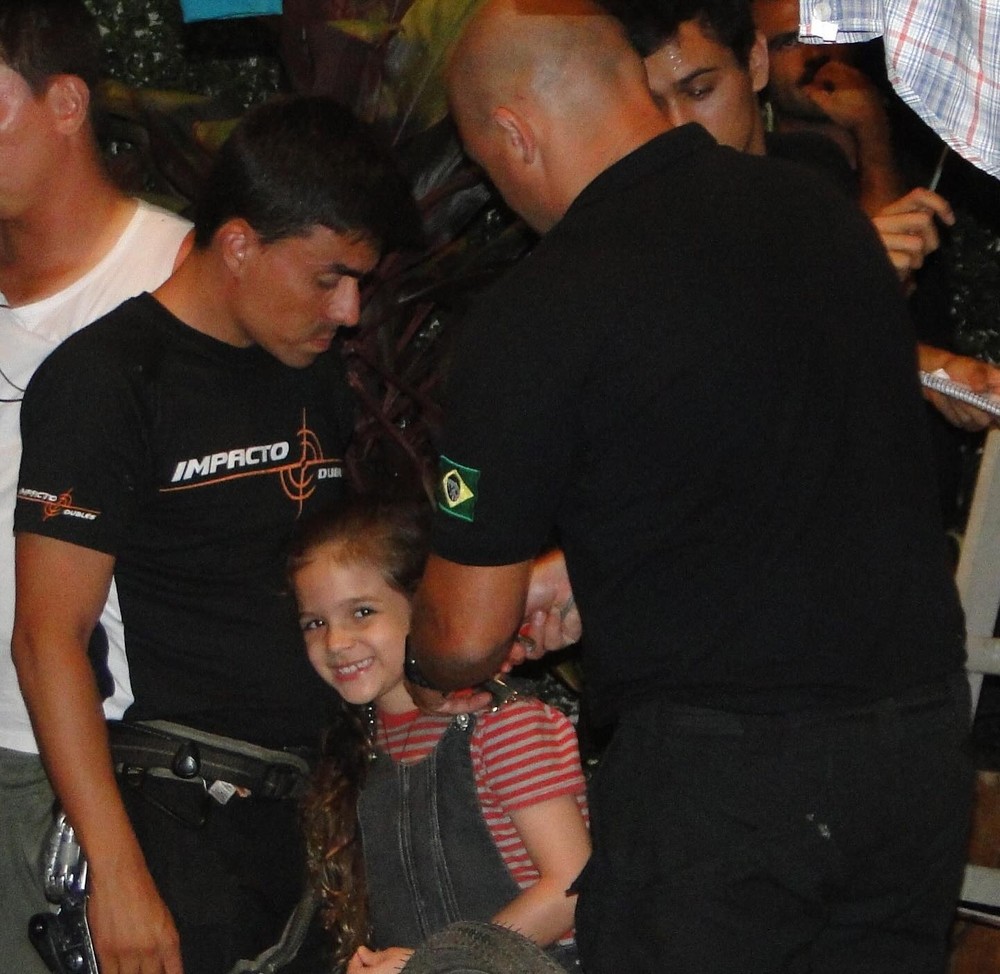 Mel Maia encanta web com fotos antigas de bastidores de 'Avenida Brasil'