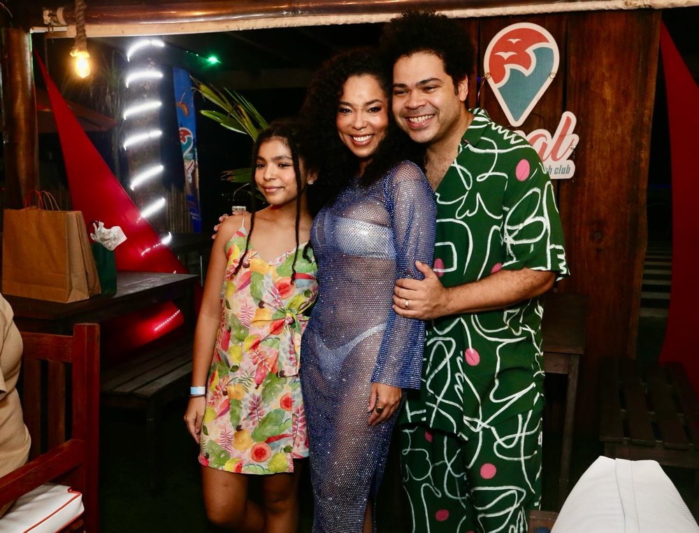 Aniversário de Micheli Machado tem look supertransparente e reencontro ...