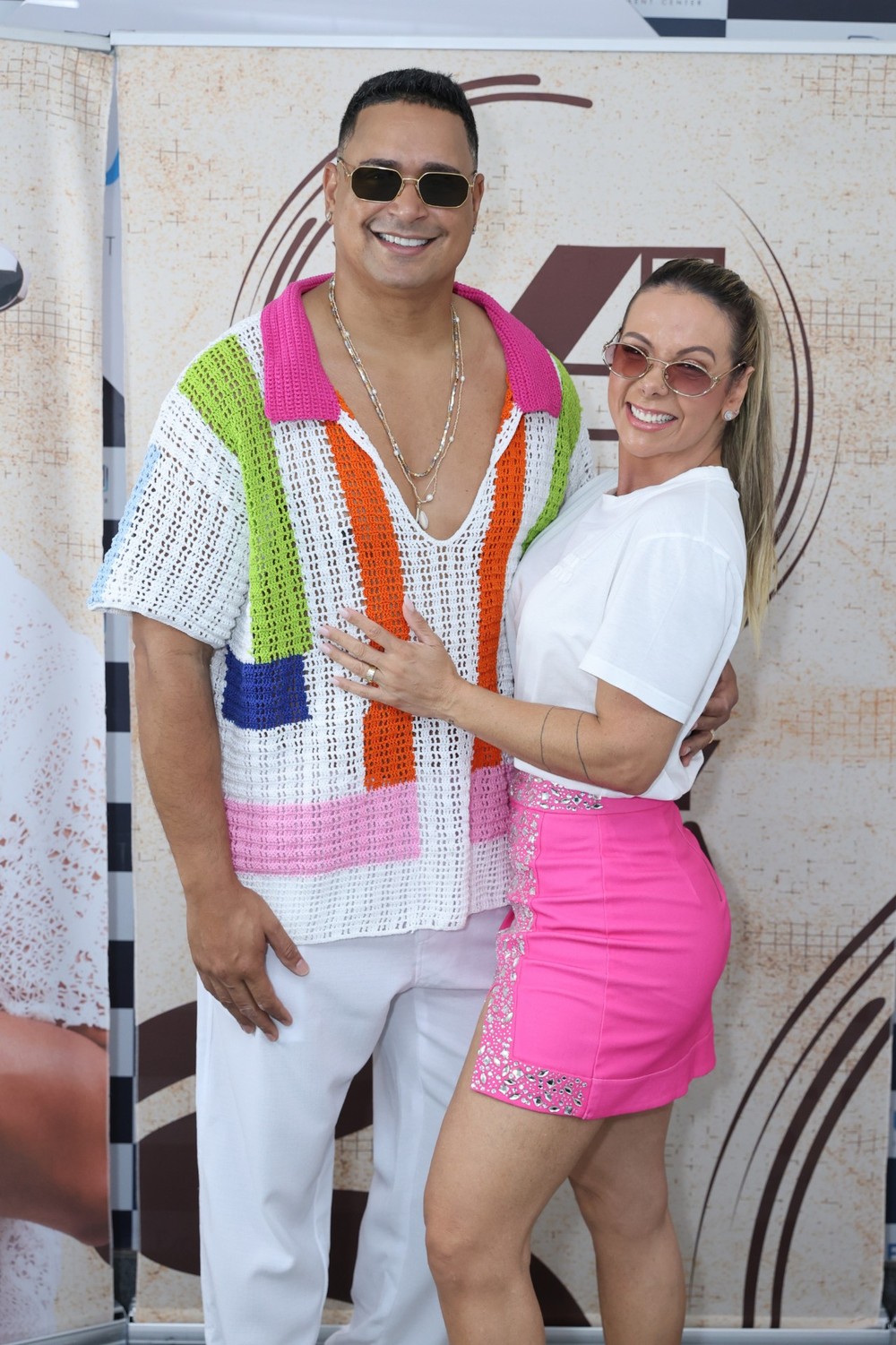 Xanddy posa agarradinho com Carla Perez antes de show no Rio de Janeiro ...
