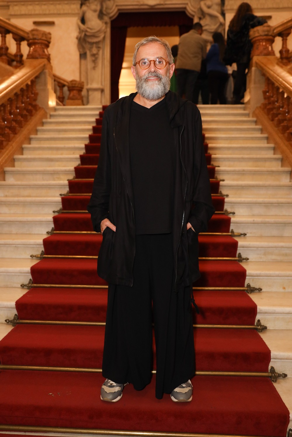 Simaria usa body e segunda pele transparente para conferir desfile da SPFW