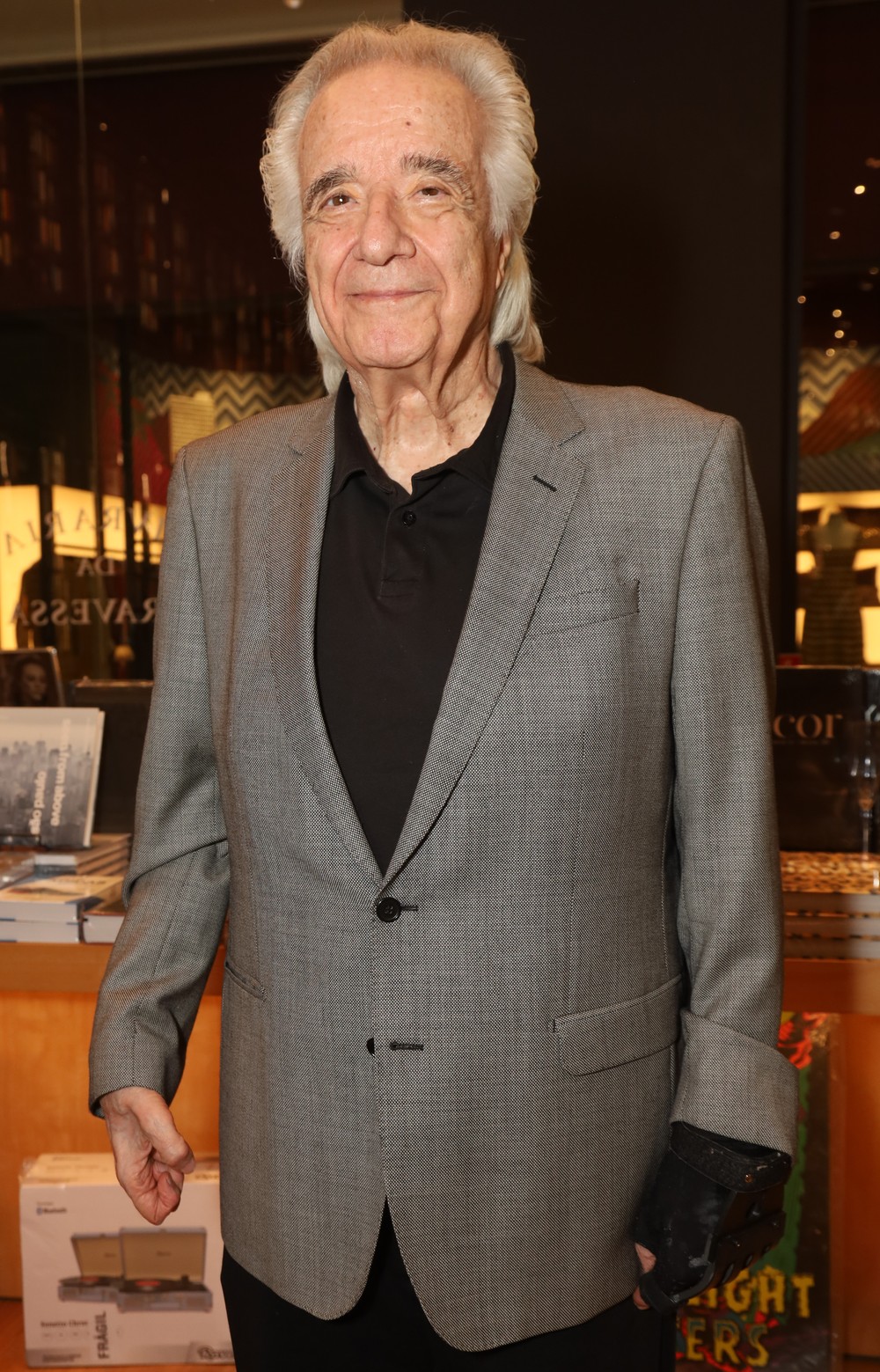 Boni reúne timaço de famosos em lançamento de livro