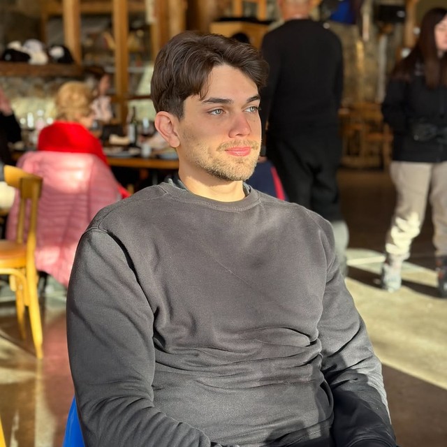 Filha de Leandro parabeniza o irmão após explicar ausência em festa na fazenda de Leonardo