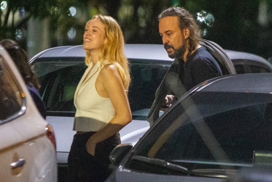 Gabriel O Pensador e namorada são fotografados em passeio no Rio