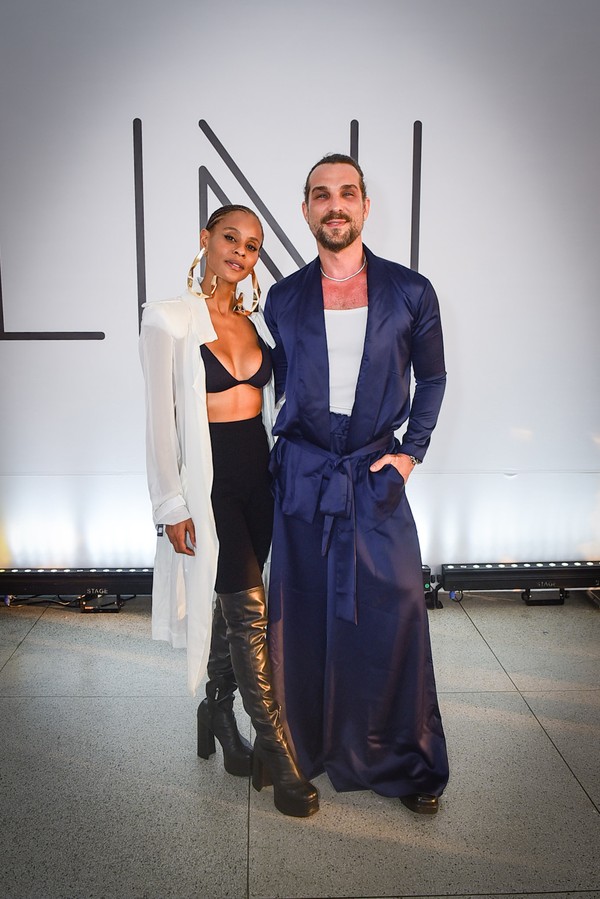 Aline Wirley beija Igor Rickli e reencontra outras ex-Rouge em evento