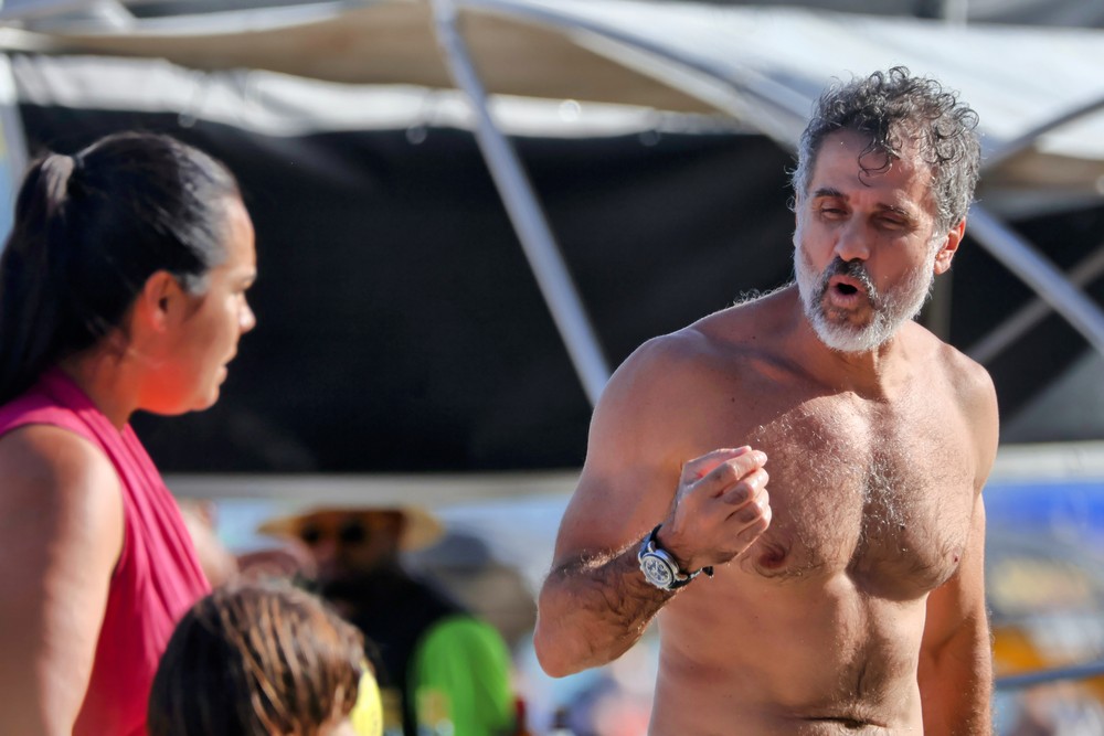 Eriberto Leão aproveita passeio com a esposa e os filhos em praia do ...